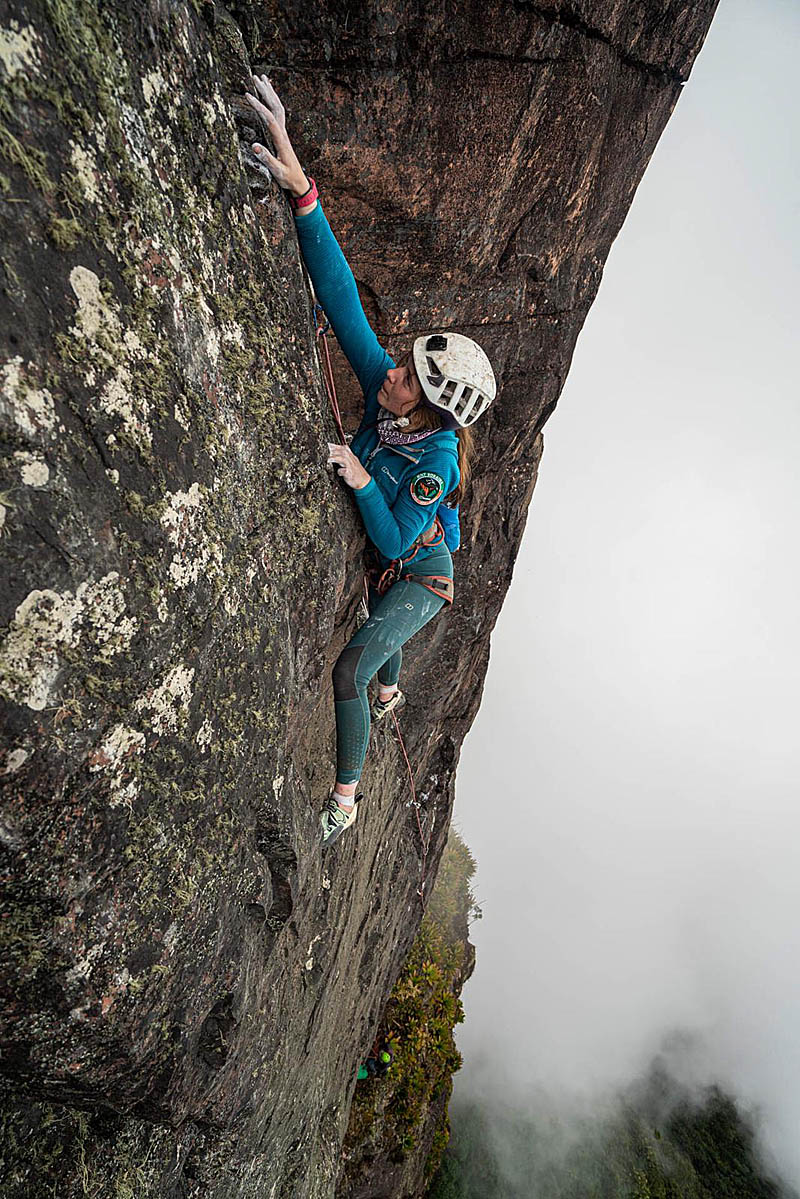 grough — Scorpion stings among hazards as Leo Houlding's team starts ...